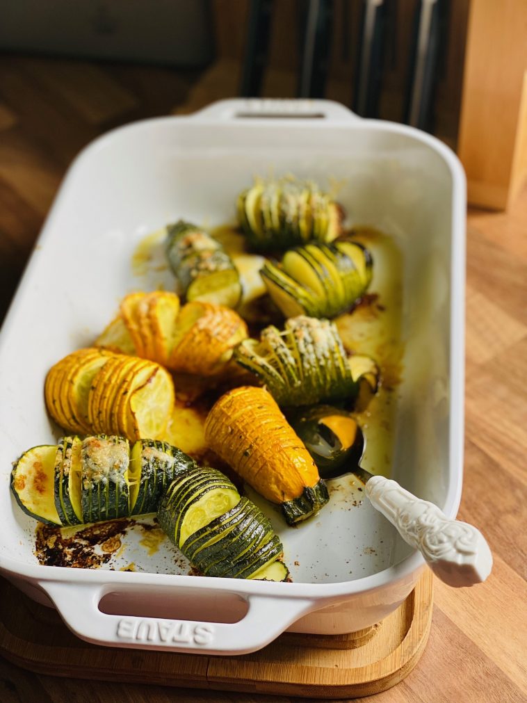 Hasselback Zucchini mit Kräuterbutter - Holla die Kochfee