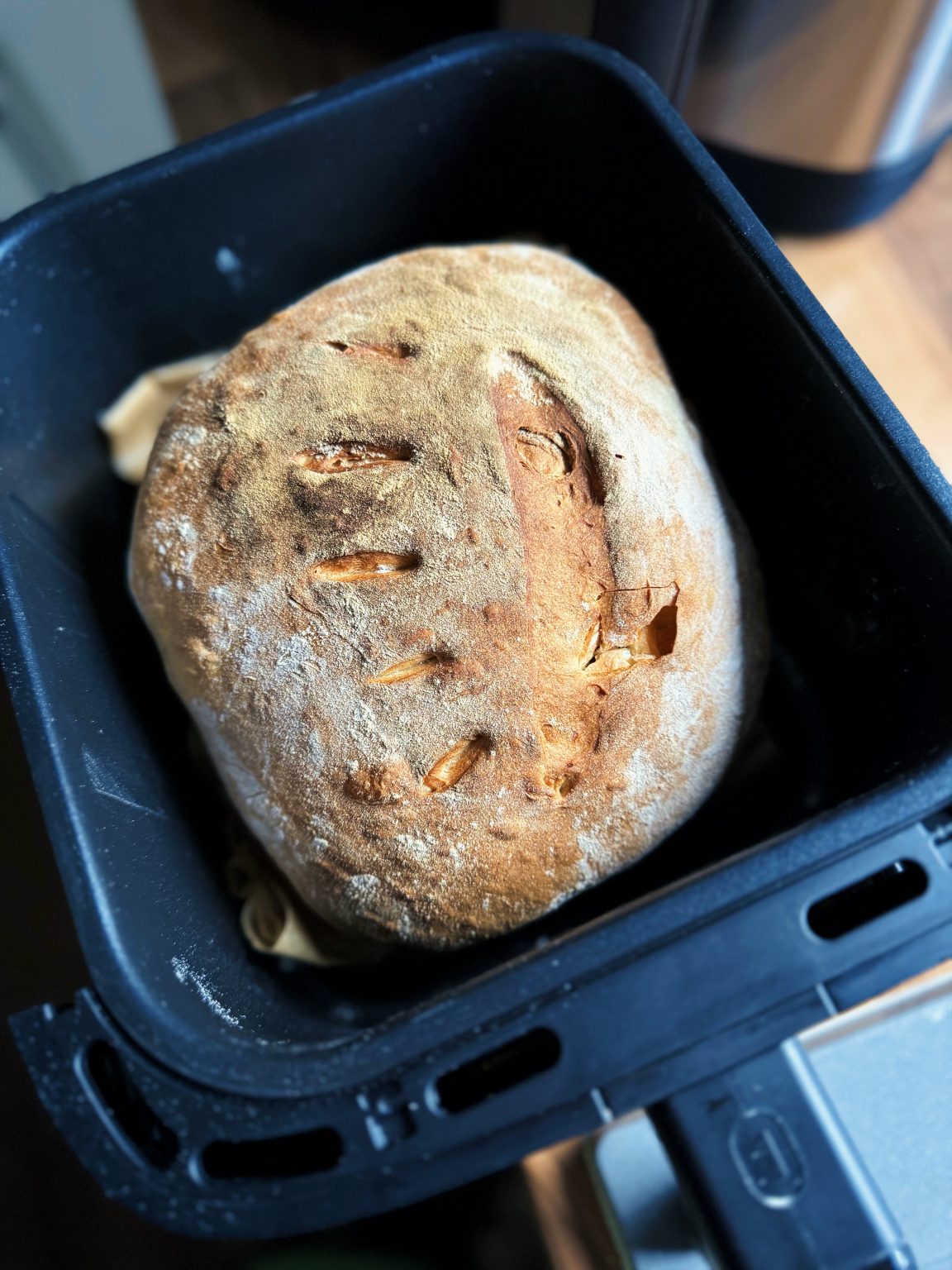 Einfaches Brot aus der Heißluftfritteuse - Holla die Kochfee